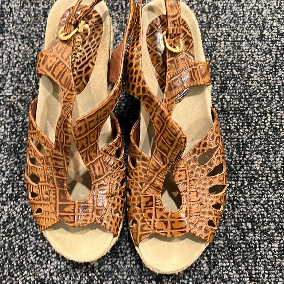 Earthies | Shoes | Earthies Sandal | Poshmark